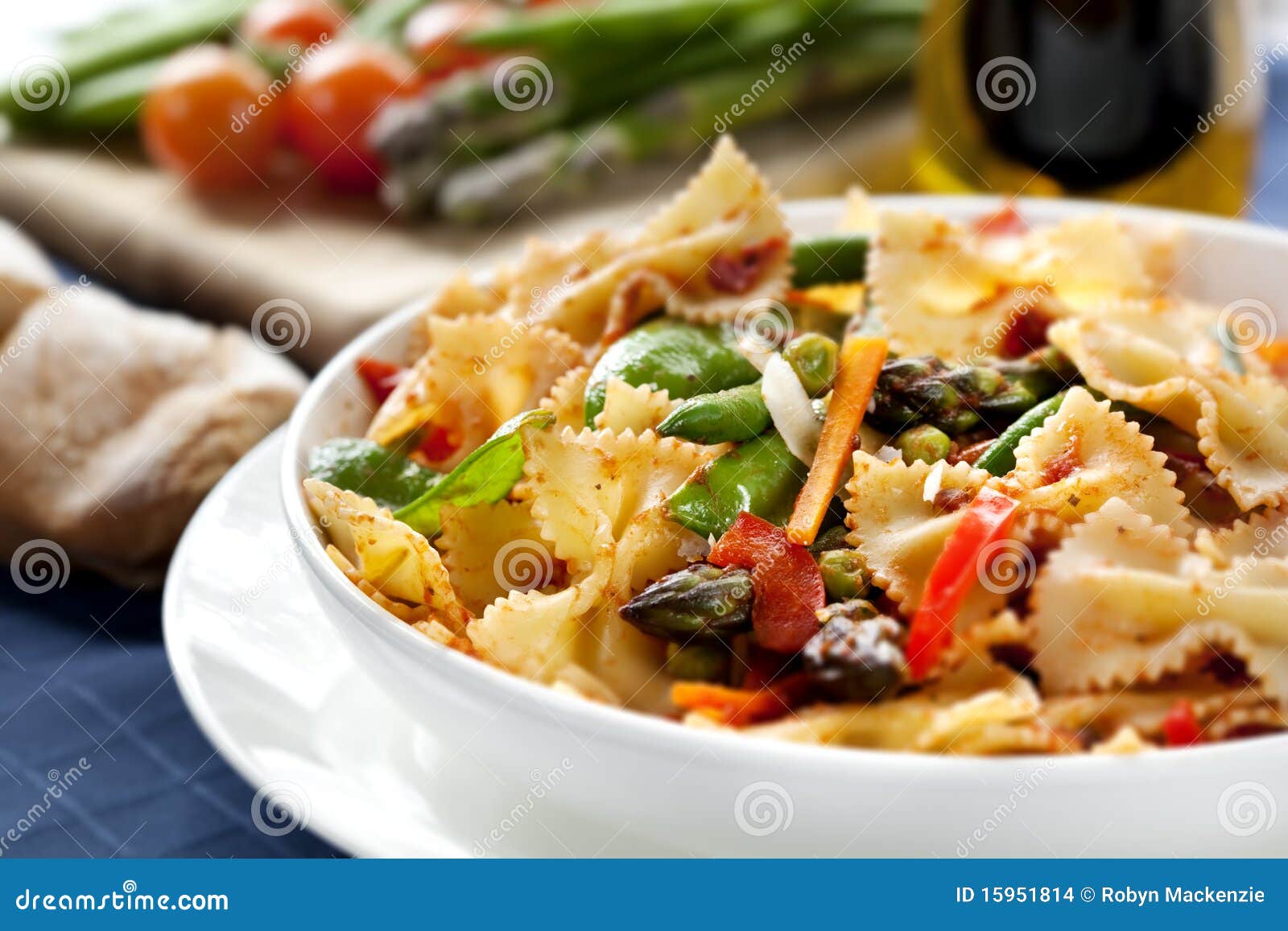 Massa Primavera foto de stock. Imagem de curva, ervilhas - 15951814