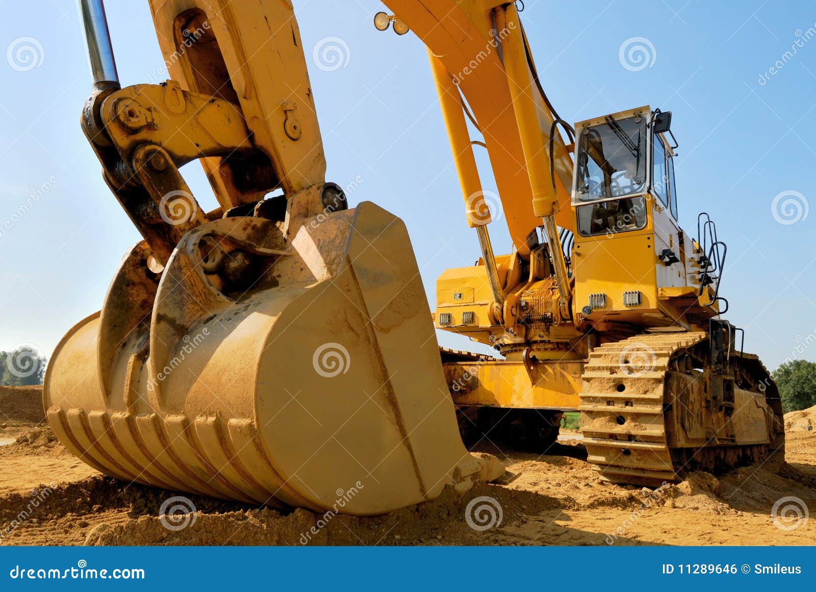 Massive earth digger stock photo. Image of building, digger - 11289646