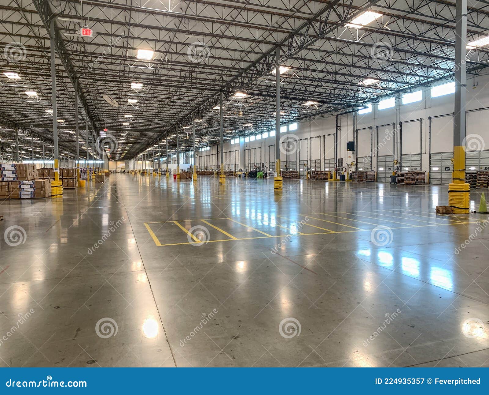 Massive Empty Industrial Warehouse Interior Stock Image - Image of ...