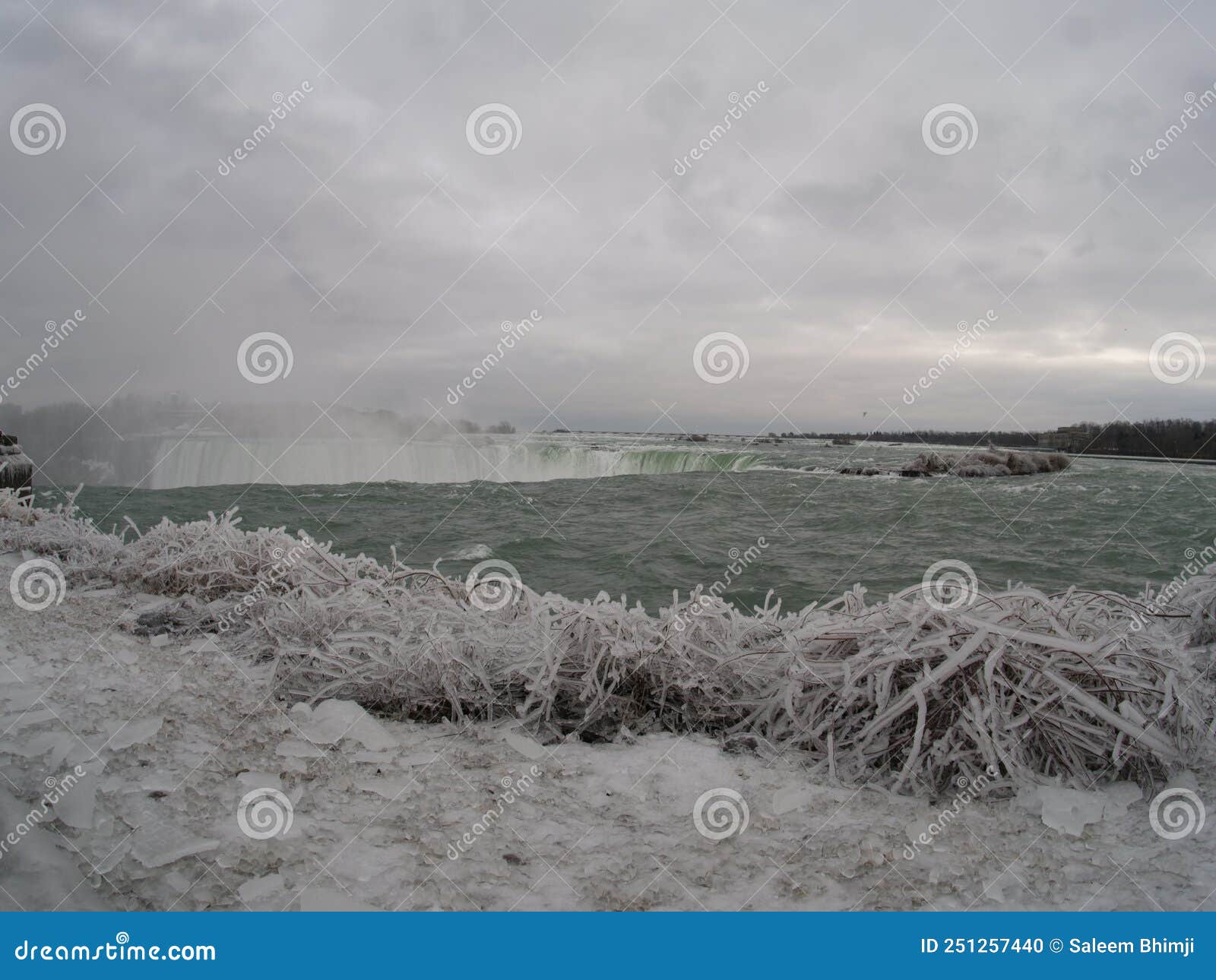 A Massive Ice Storm Hits Niagara Falls, Ontario Stock Photo - Image of ...
