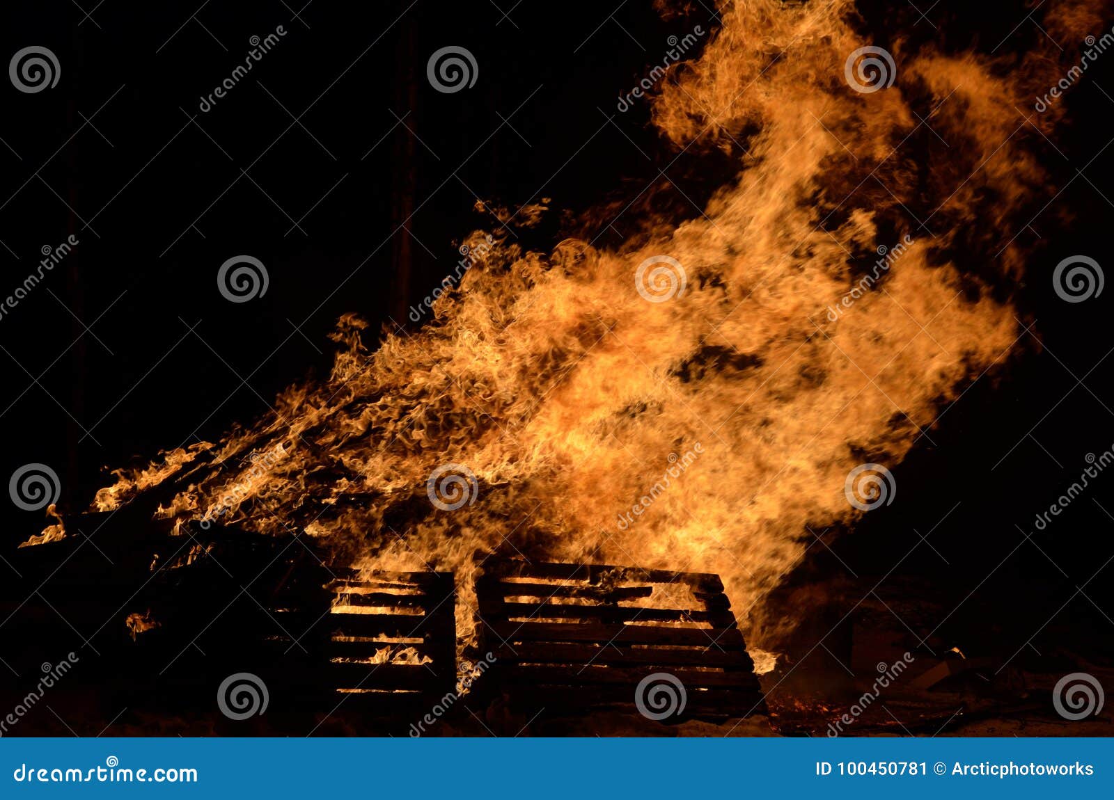 Massive Wood Fire in Winter Stock Image - Image of campfire, ember ...