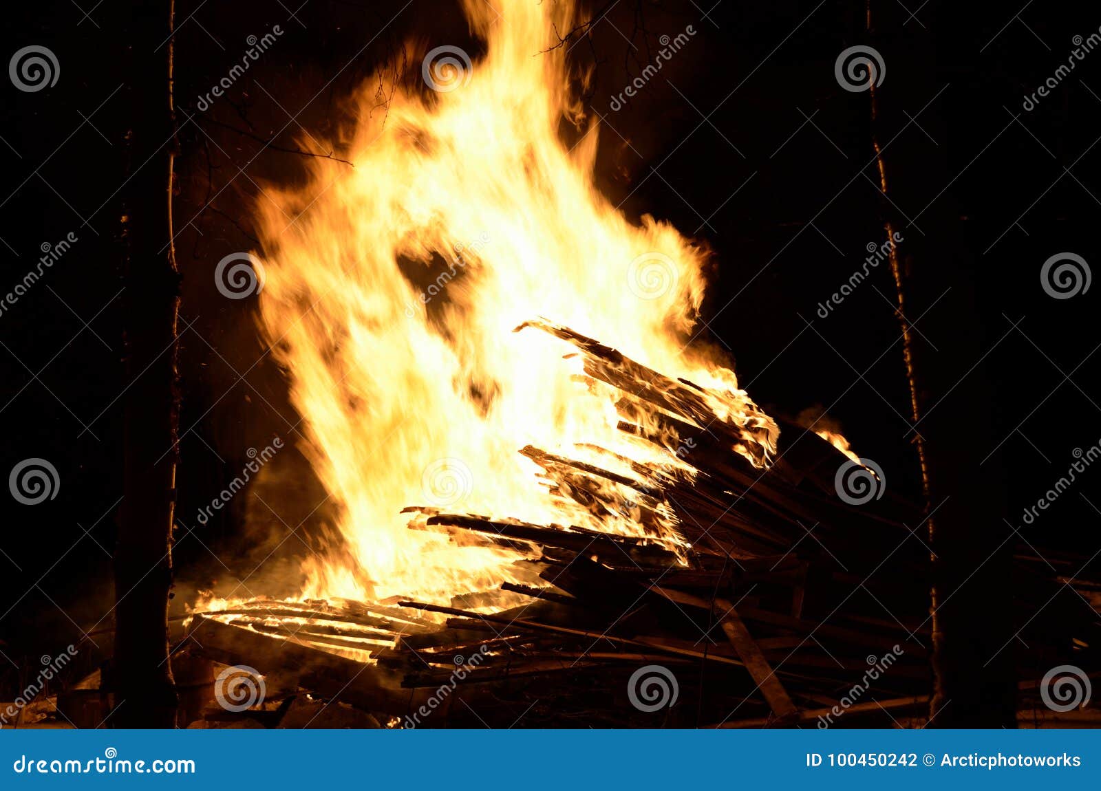 Massive Wood Fire in Winter Stock Photo - Image of charcoal, fire ...