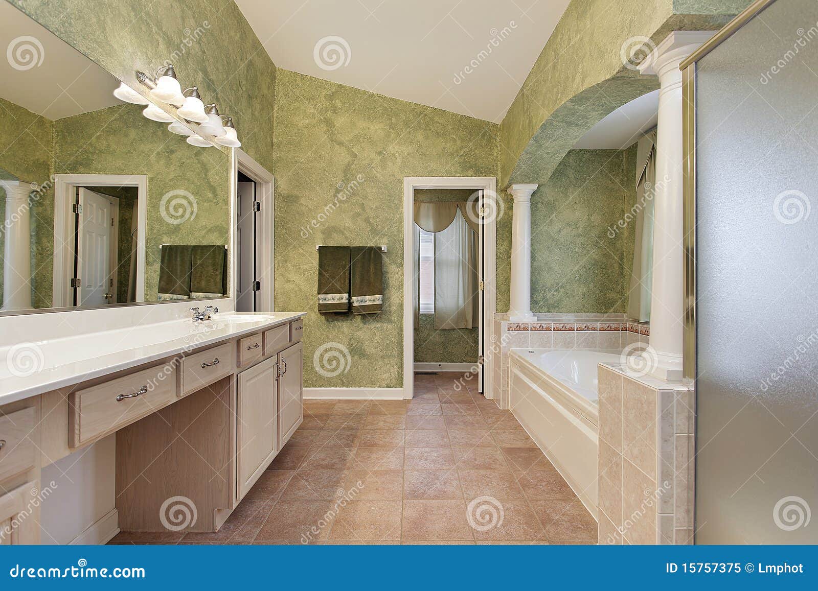 Master Bath with Tub Columns Stock Image - Image of suburbs, sink: 15757375