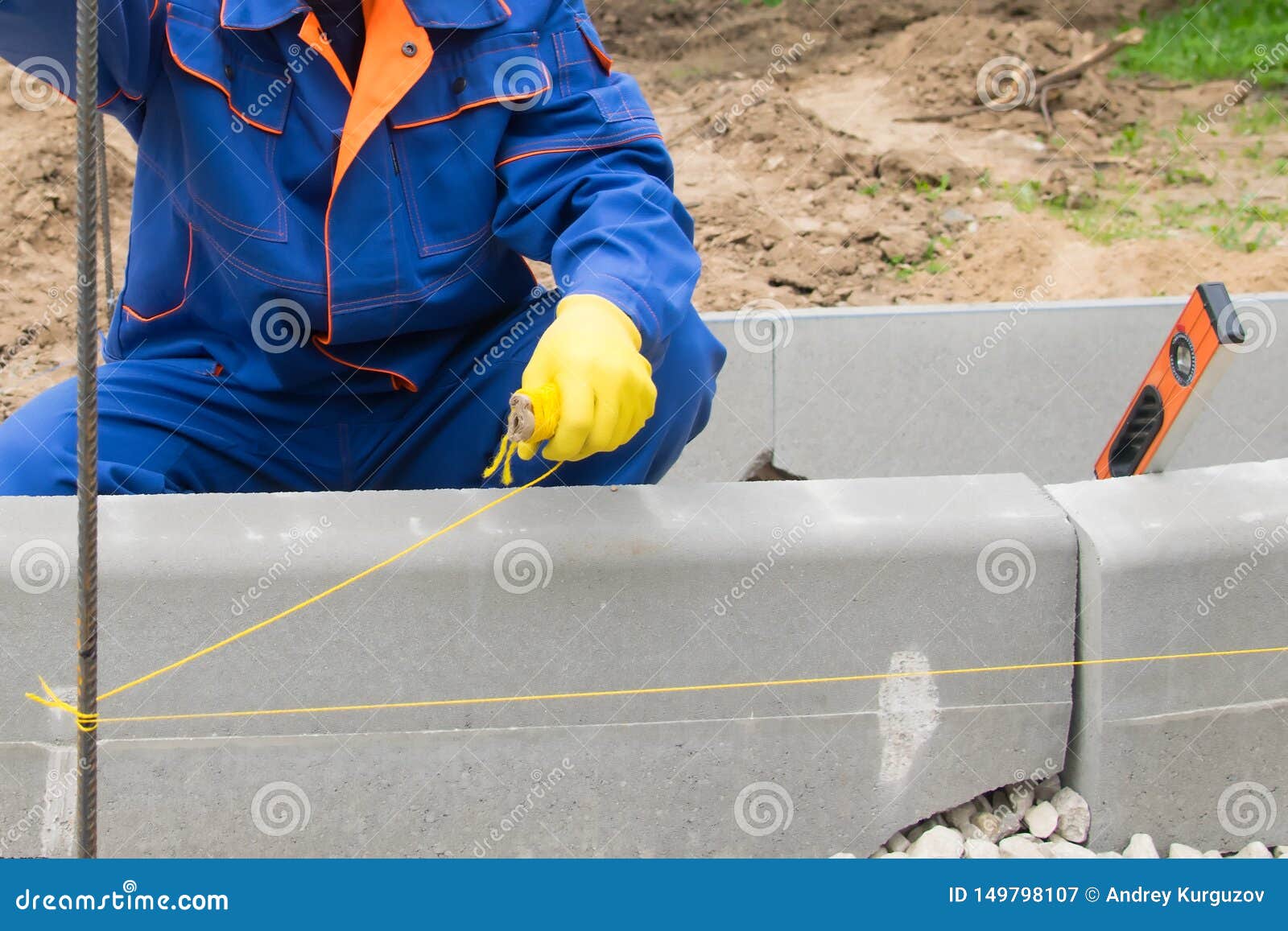 Master in Blue Form Sets the Control Thread, for Smooth Laying of ...