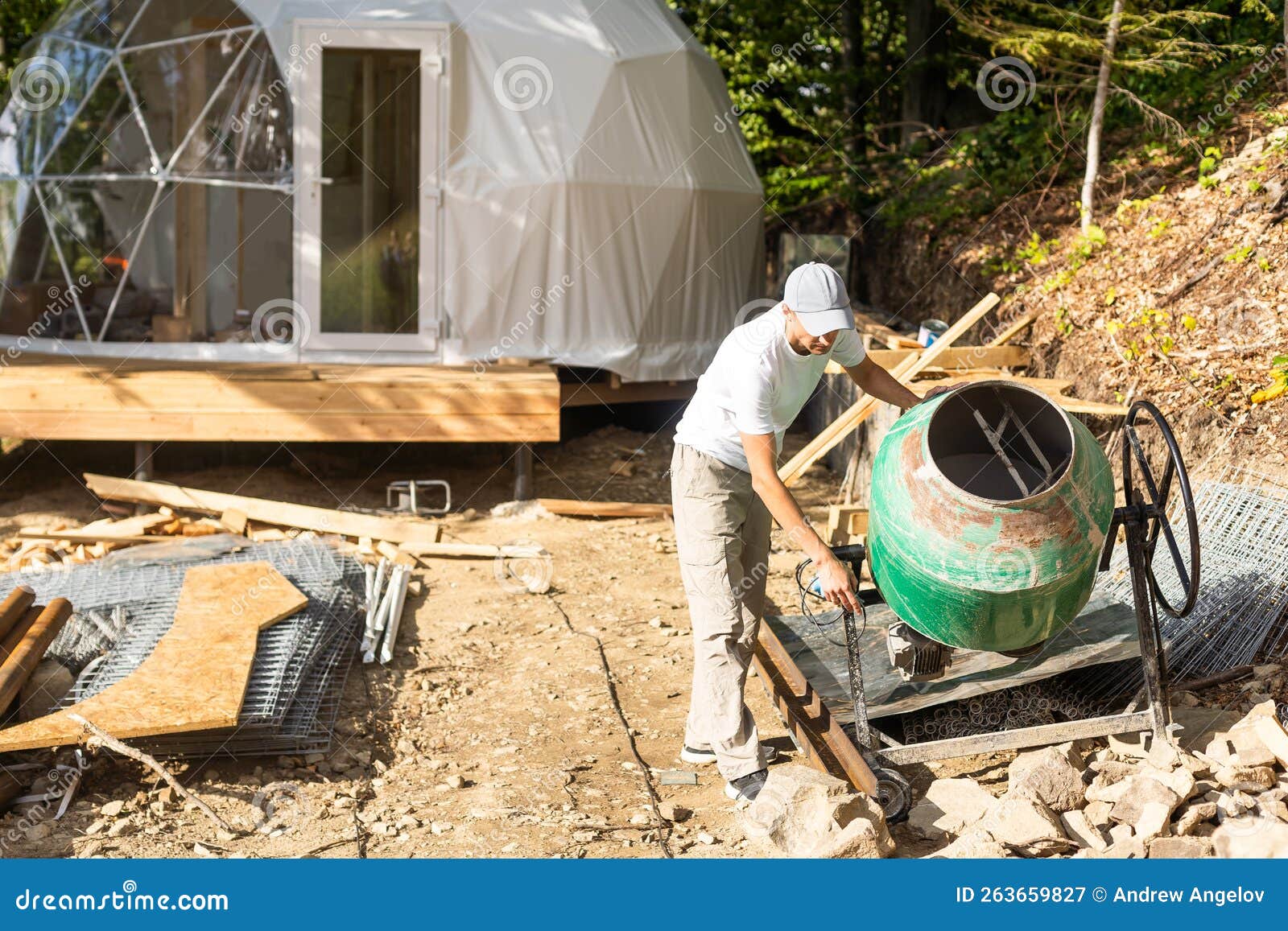 The Master Builds the Dome. Outside Spherical Glamping Dome ...