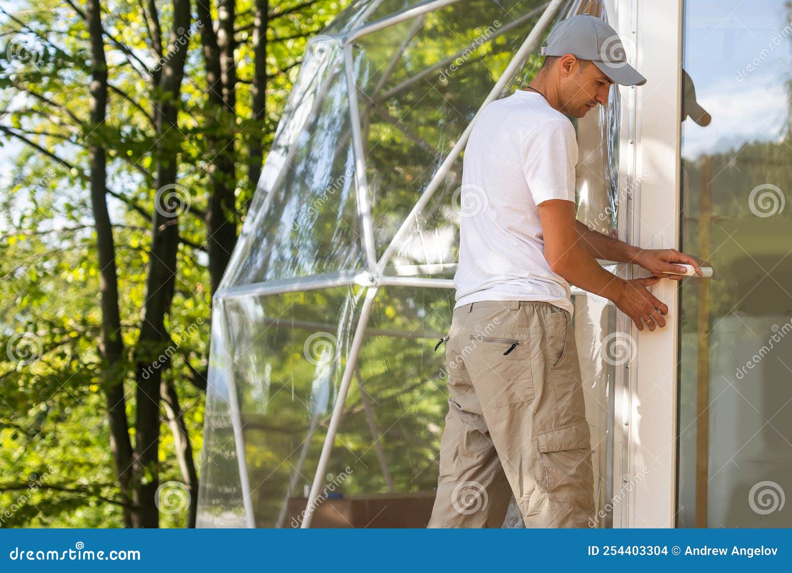 The Master Builds the Dome. Outside Spherical Glamping Dome ...