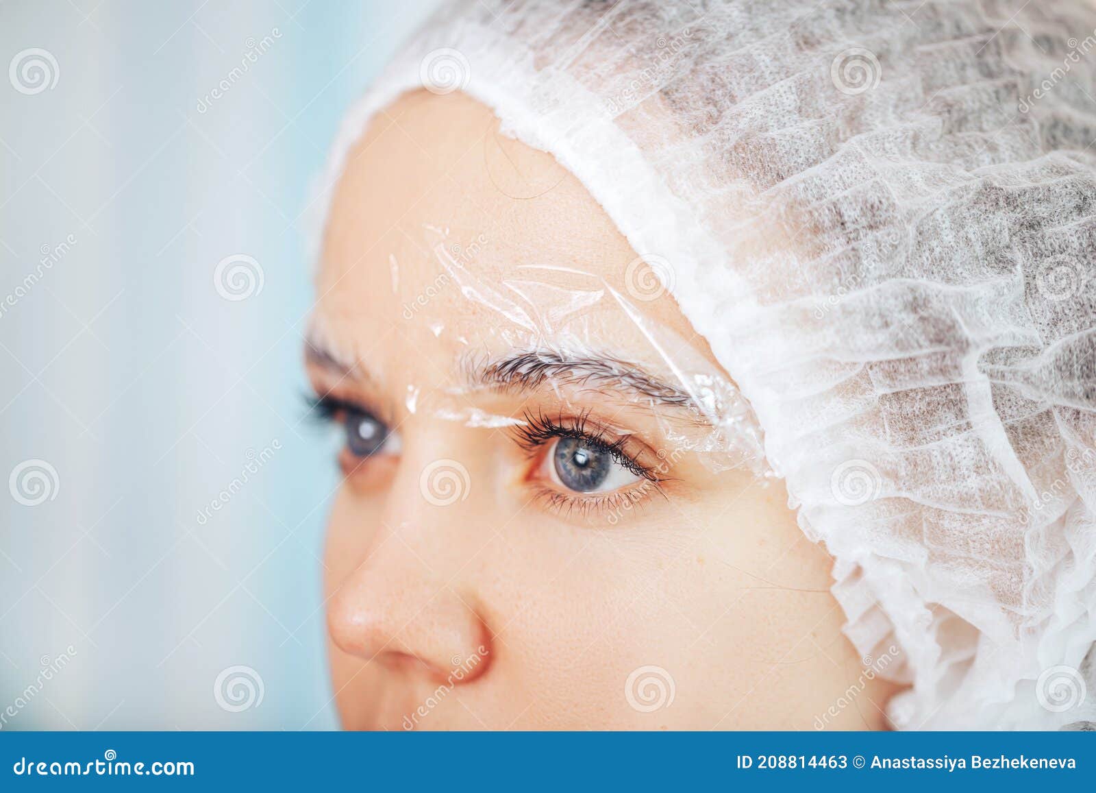 Master Cosmetologist Doing Anesthesia and Pain Relief before the ...