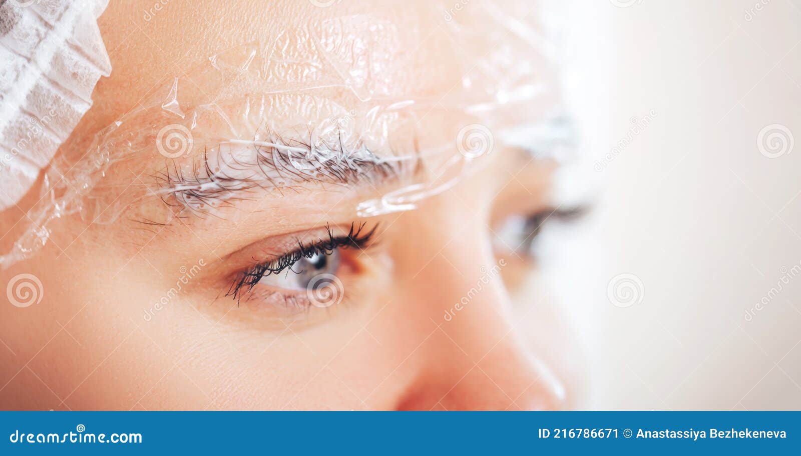 Master Cosmetologist Doing Anesthesia and Pain Relief before the ...