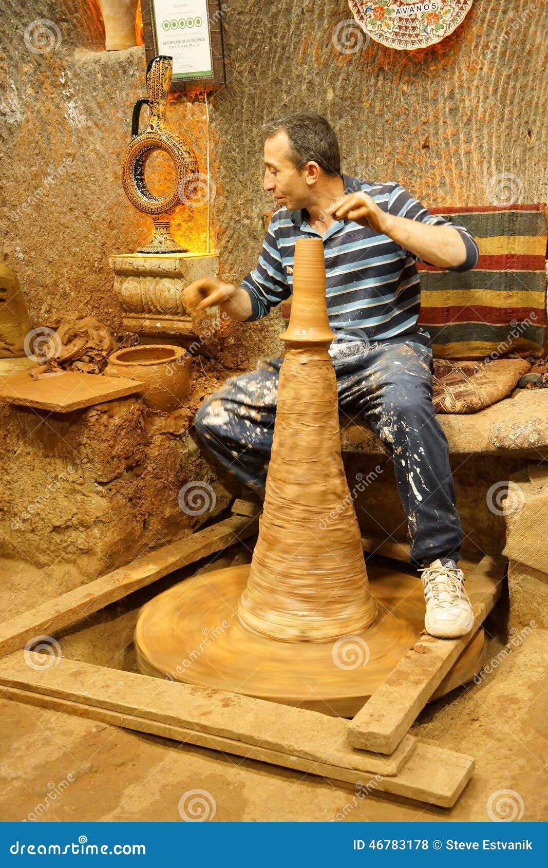 Master Craftsman Makes Pottery Editorial Stock Photo - Image of throw ...