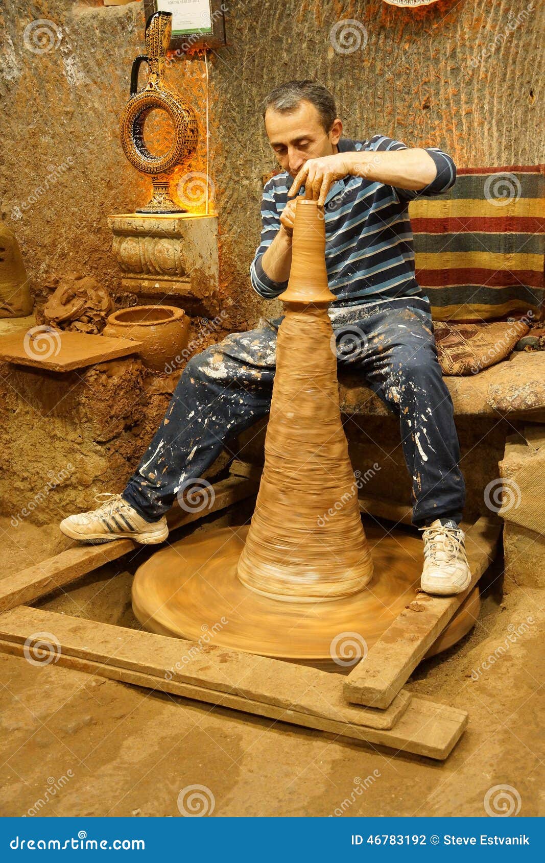 Master Craftsman Makes Pottery Editorial Photography - Image of potter ...