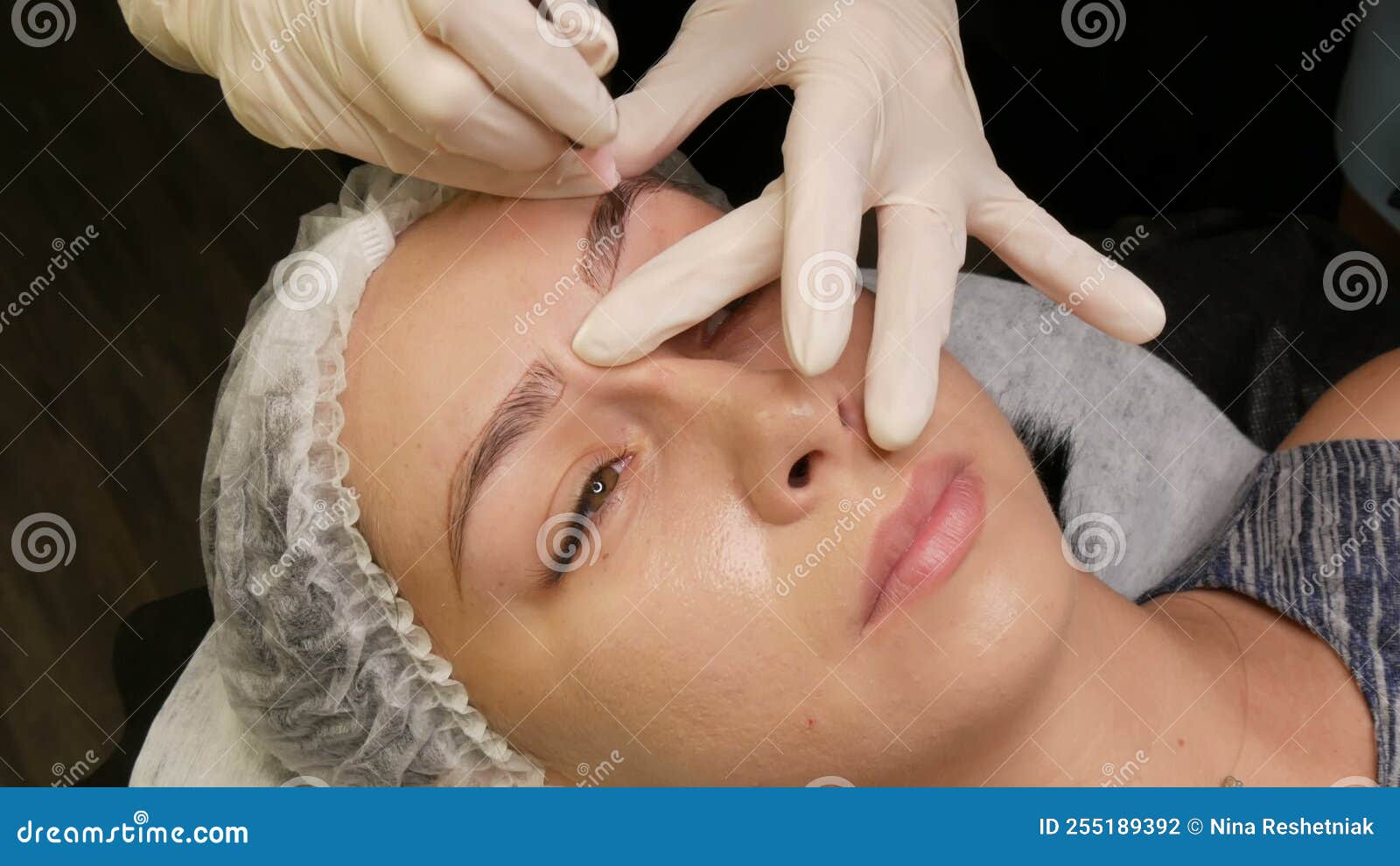 The Master Draws a New Shape of the Eyebrows with Special Pencil ...