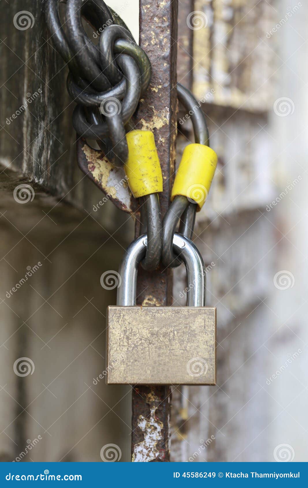 The master key and chain stock image. Image of iron, black - 45586249