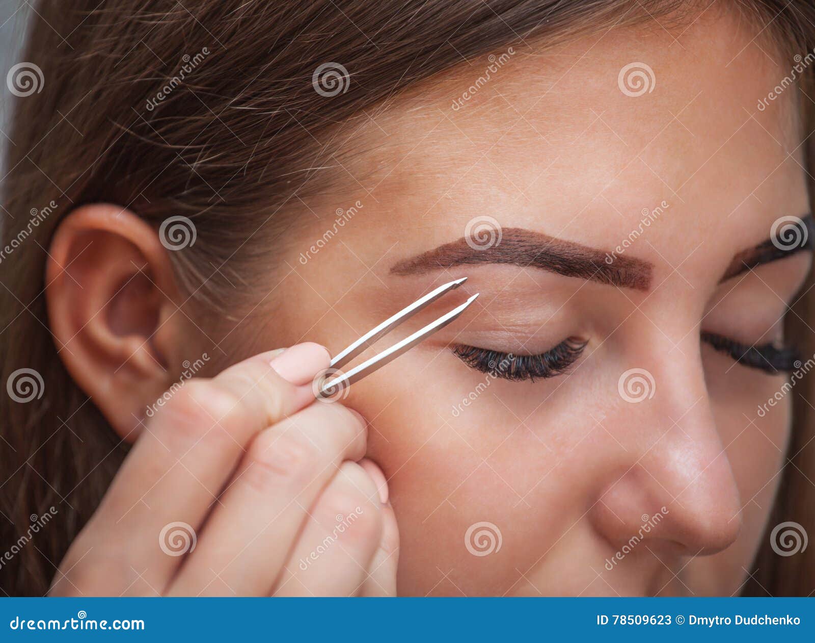 Master Makeup Corrects, and Gives Shape To Pull Out with Forceps ...