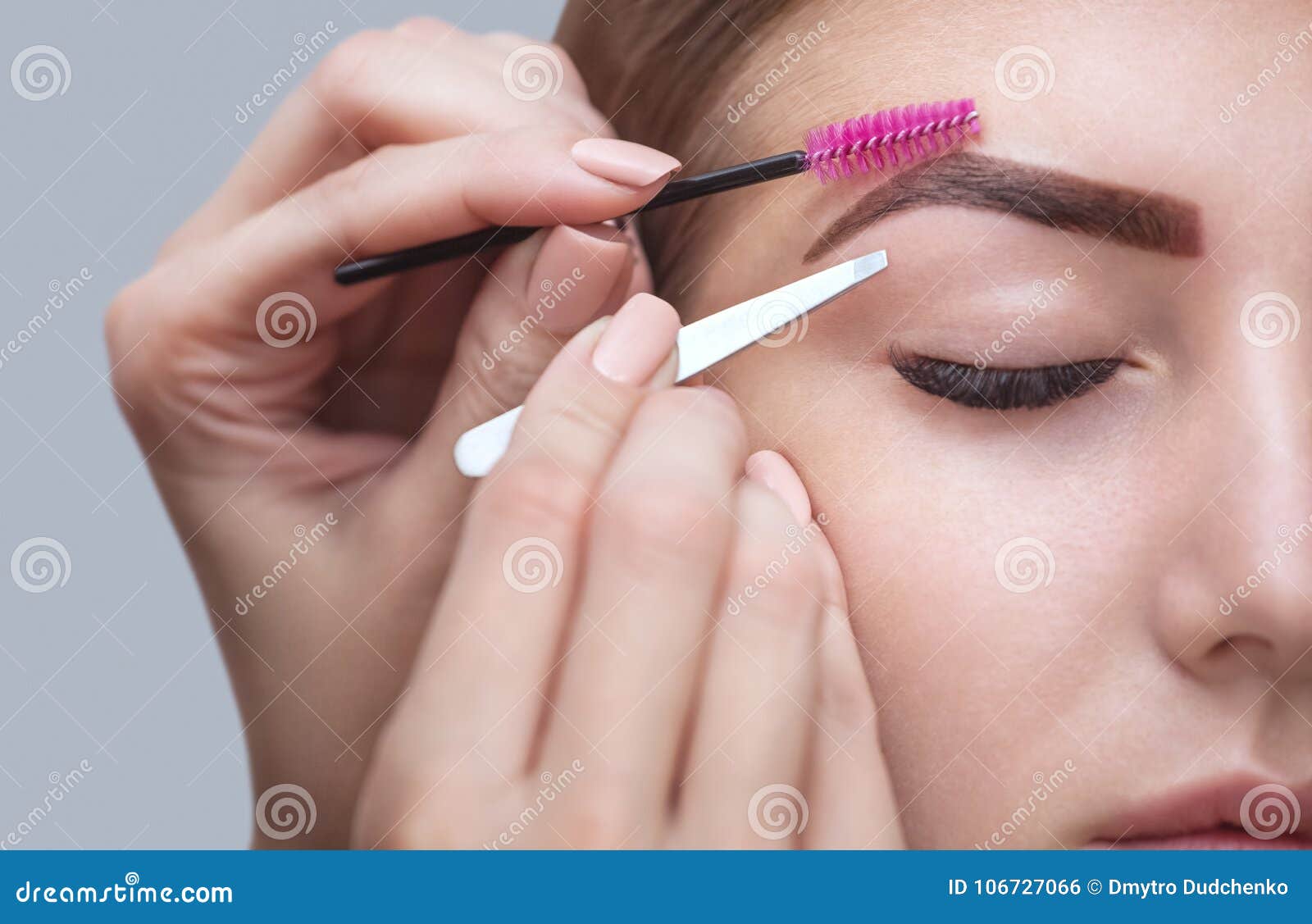 Master Makeup Corrects, and Gives Shape To Pull Out with Forceps ...