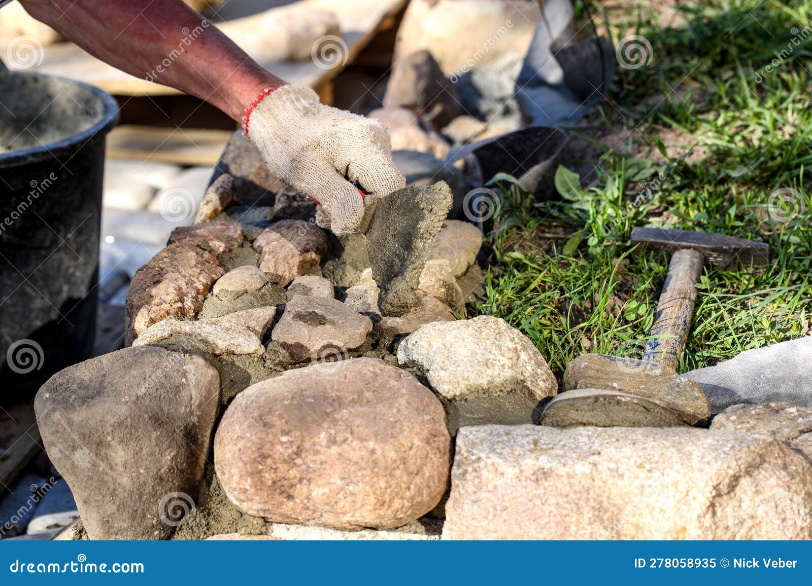 Hands of an Old Master Mason Stock Image - Image of worker, bricklayer ...