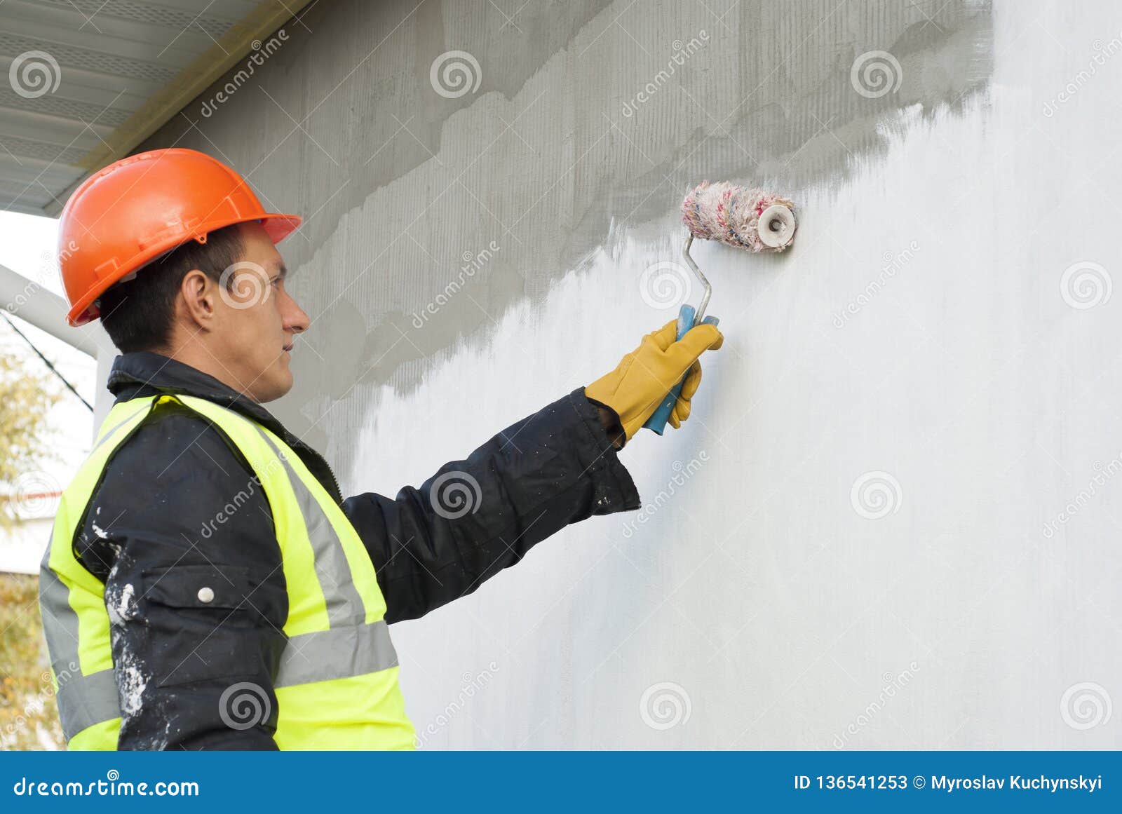 Master paints the wall stock image. Image of equipment - 136541253