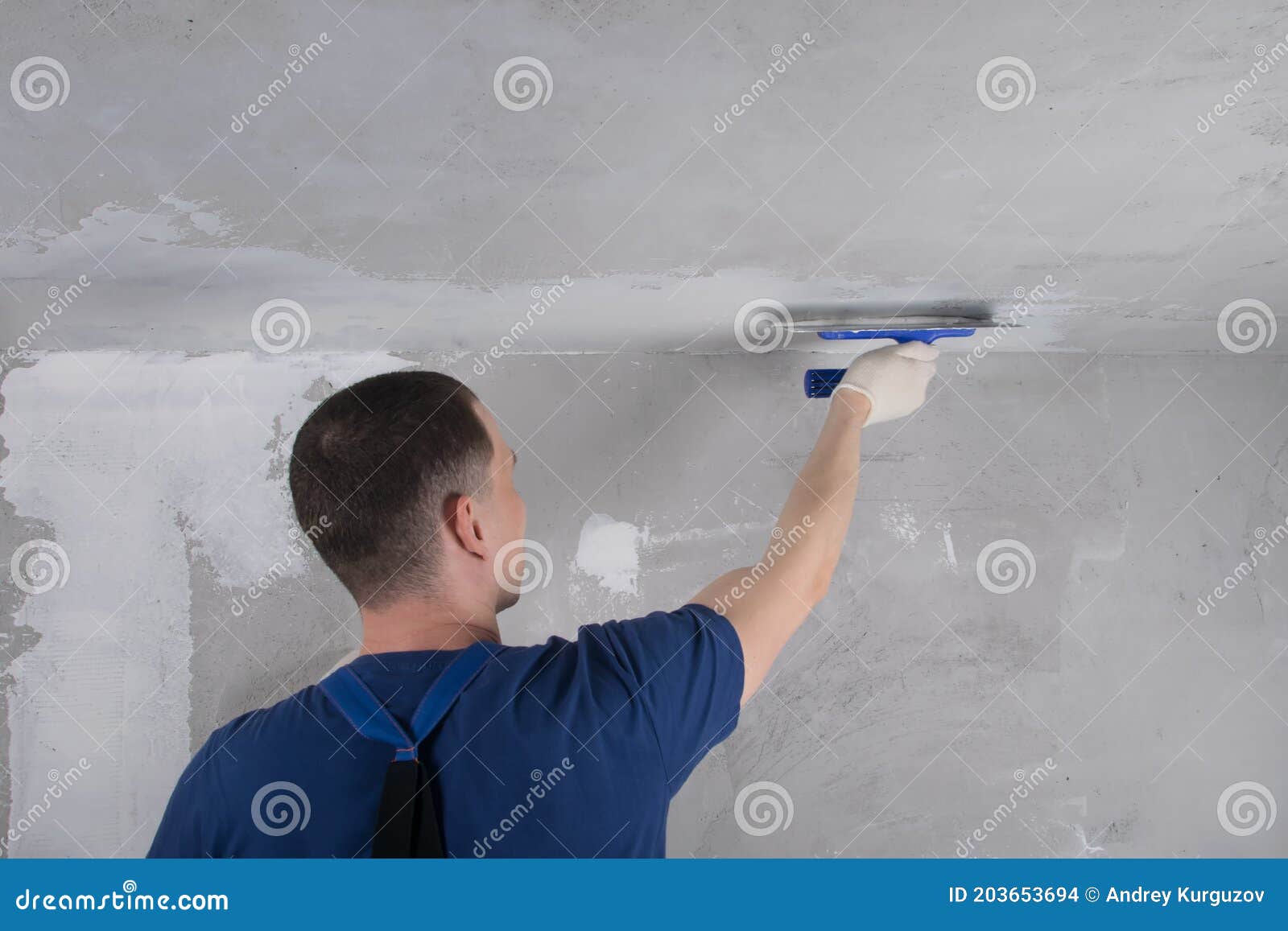 The Master Puts a Finishing Putty on the Ceiling Stock Photo - Image of ...