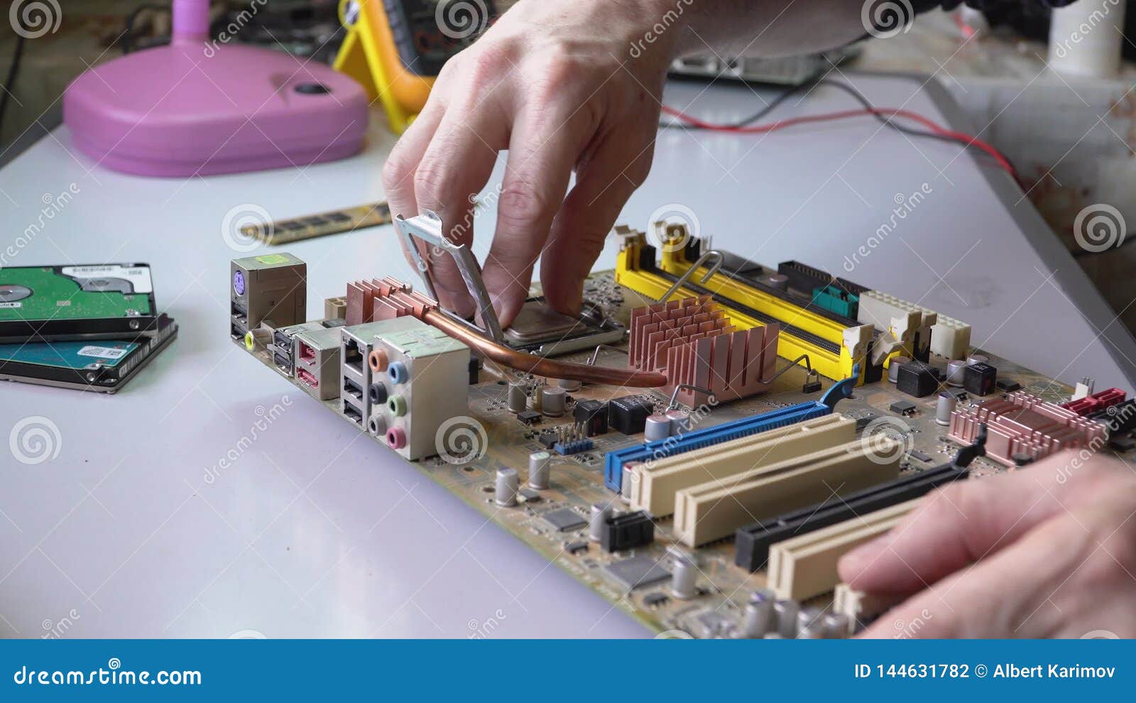 Master repairs chip stock footage. Video of screwdriver - 144631782