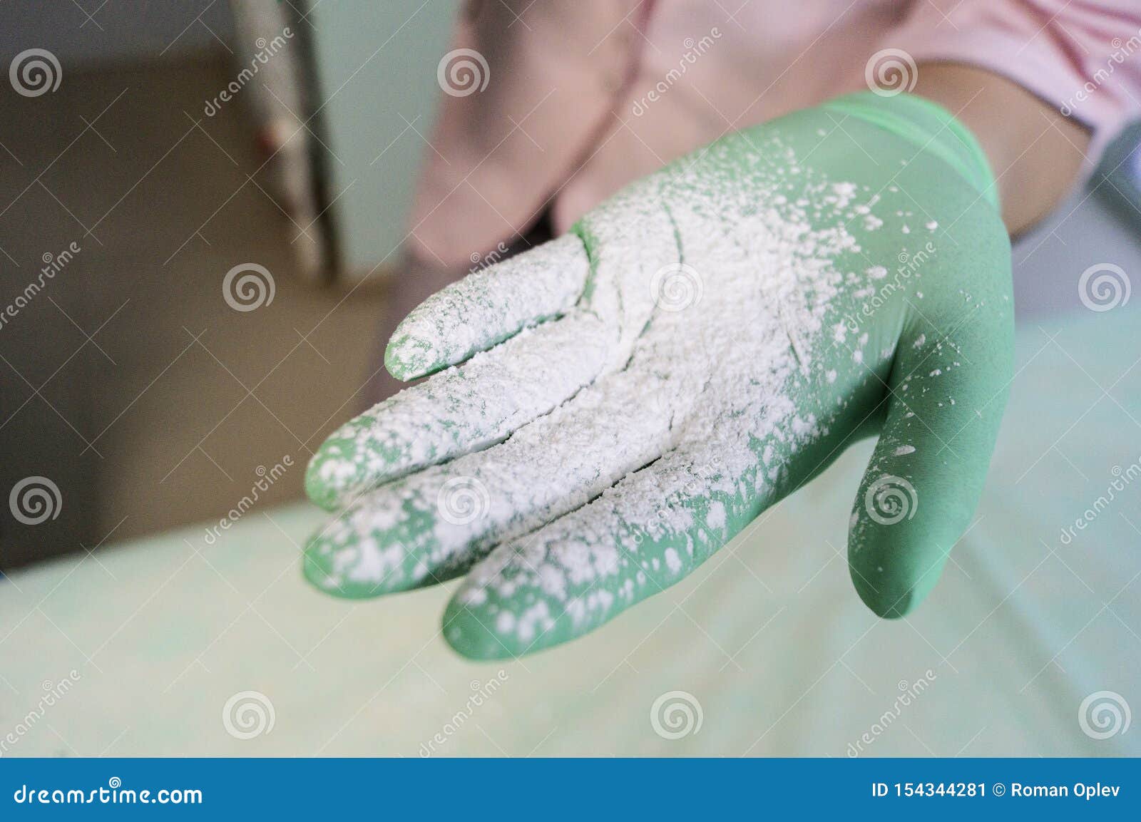 Master Shugaring Apply Talcum Powder on Hand before the Procedure Stock ...