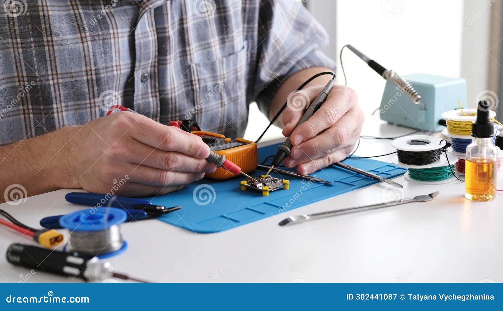 Master is Testing Electrical Circuit Using Multimeter Stock Image ...