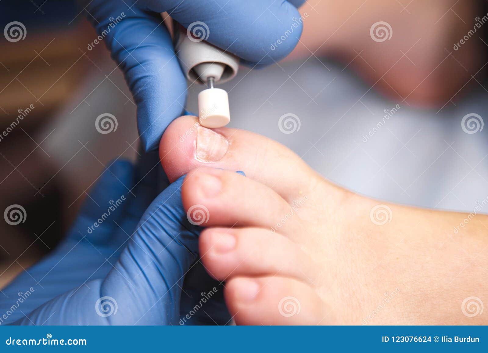 Master Using Professional Instruments when Doing Pedicure. Pedicure ...