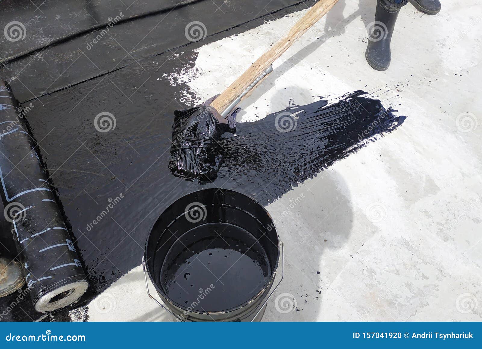 Masters Perform Work on the Waterproofing of Concrete in the Open Air ...