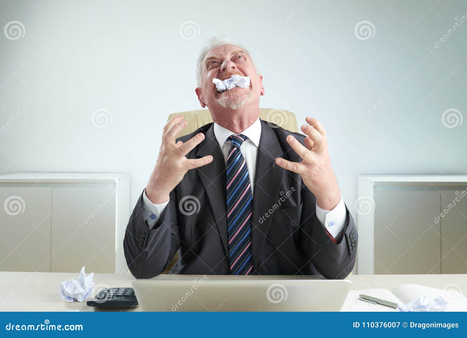 Mastigando o original imagem de stock. Imagem de louco - 110376007