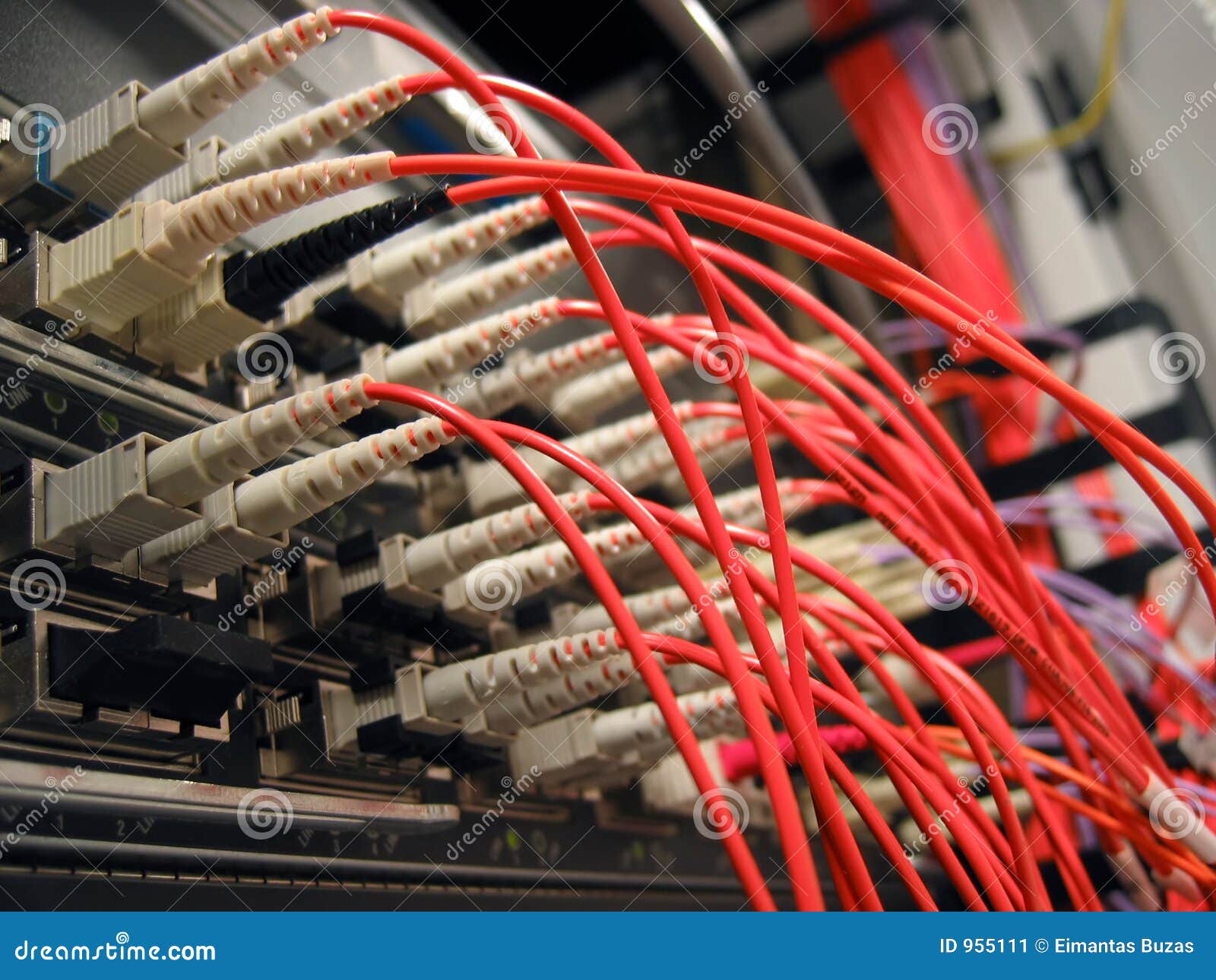 Matériel de réseau local image stock. Image du transmissions - 955111