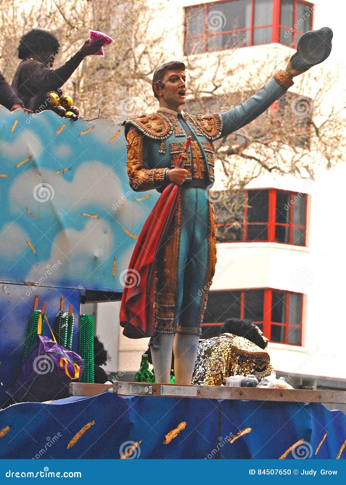 Matador En El Frente De Zulu Float Imagen editorial - Imagen de desfile ...