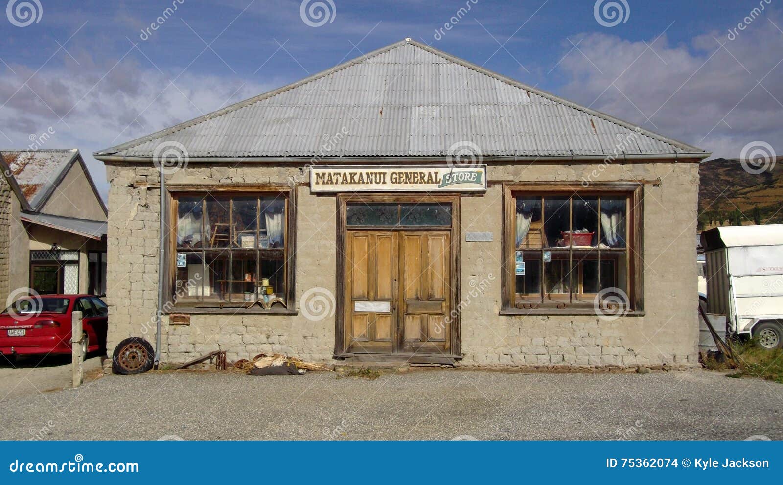 Matakanui store editorial stock image. Image of runs - 75362074