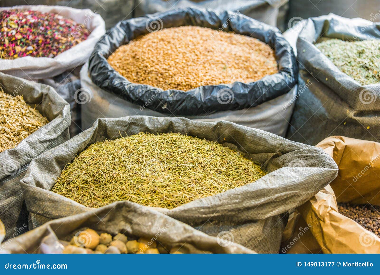 Materia De Comida Secada Vendida En Dubai Souk, United Arab Emirates ...