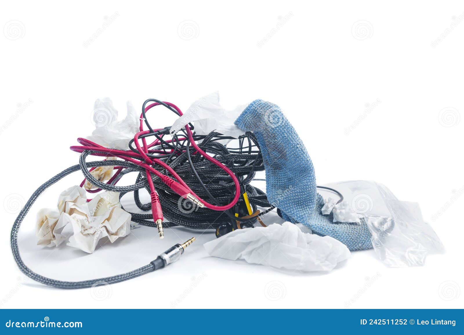 Material descartado foto de archivo. Imagen de obsoleto - 242511252