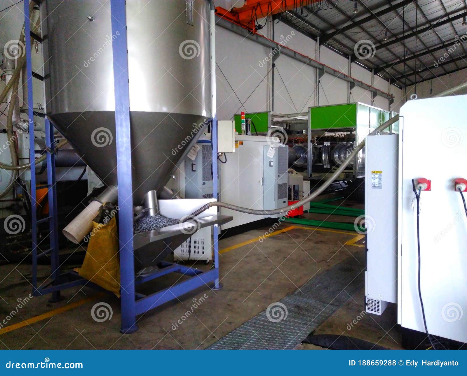 Plastic Hopper Dryer For Industrial Plastic Injection Machine Stock ...