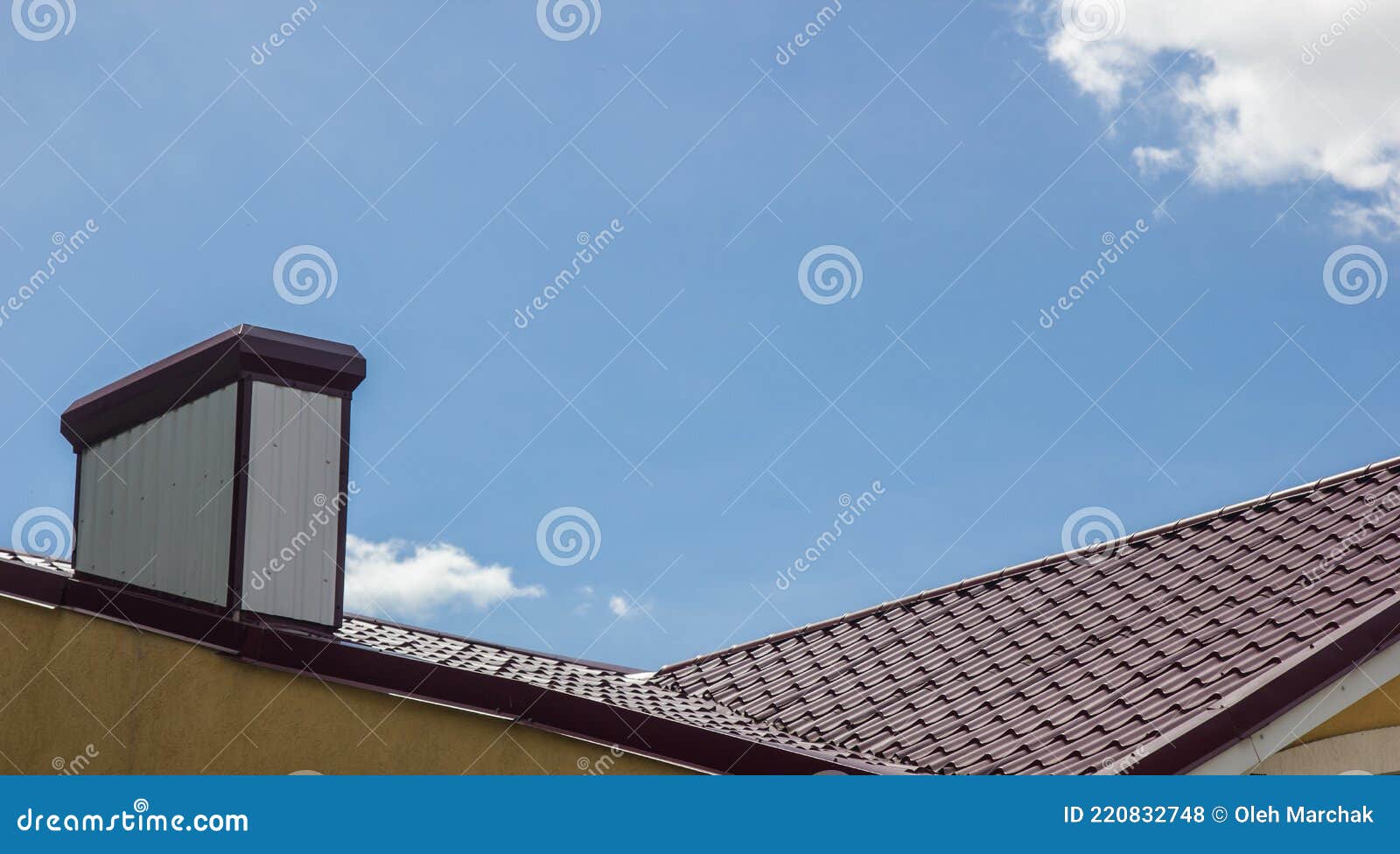 Materiales De Techado Para El Techo De La Casa Foto de archivo - Imagen ...