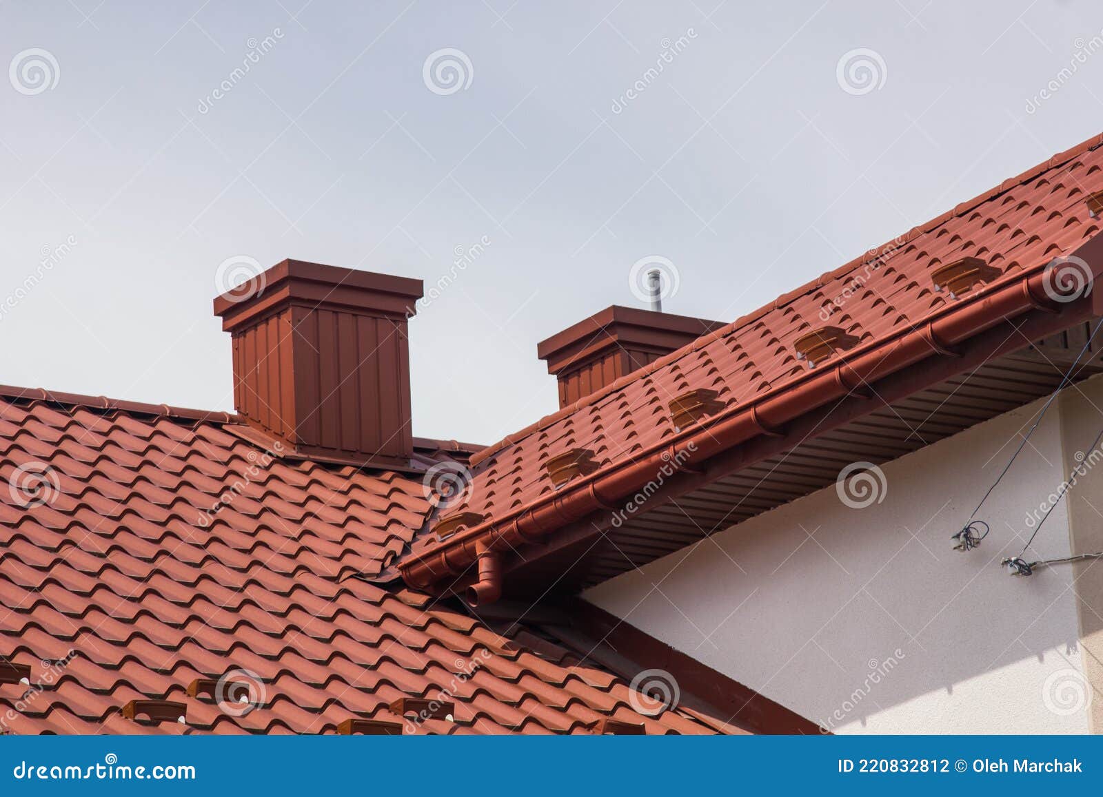 Materiales De Techado Para El Techo De La Casa Foto de archivo - Imagen ...