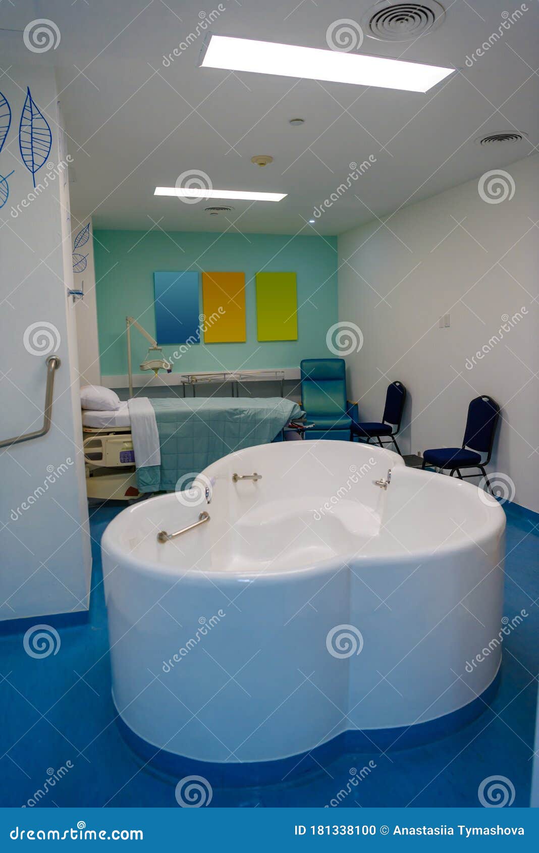 Maternity Ward in a Hospital with a Bath for Birth in Water Stock Photo ...