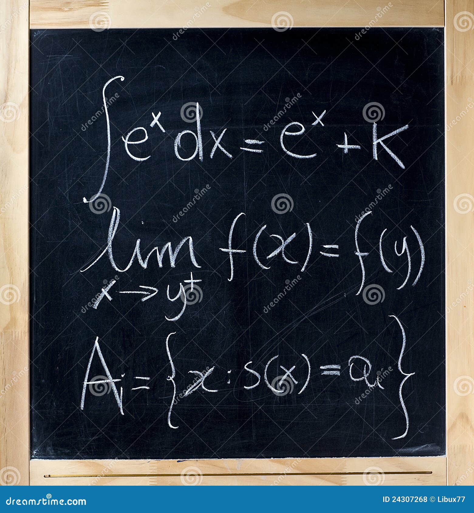 Mathe-Formeln Auf Einer Tafel Stockfoto - Bild von erziehen, schwierig ...