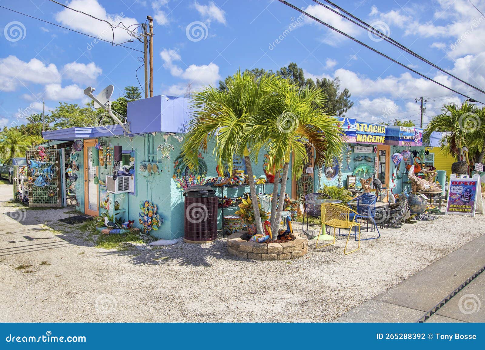 Matlacha Menagerie editorial photography. Image of souvenirs - 265288392