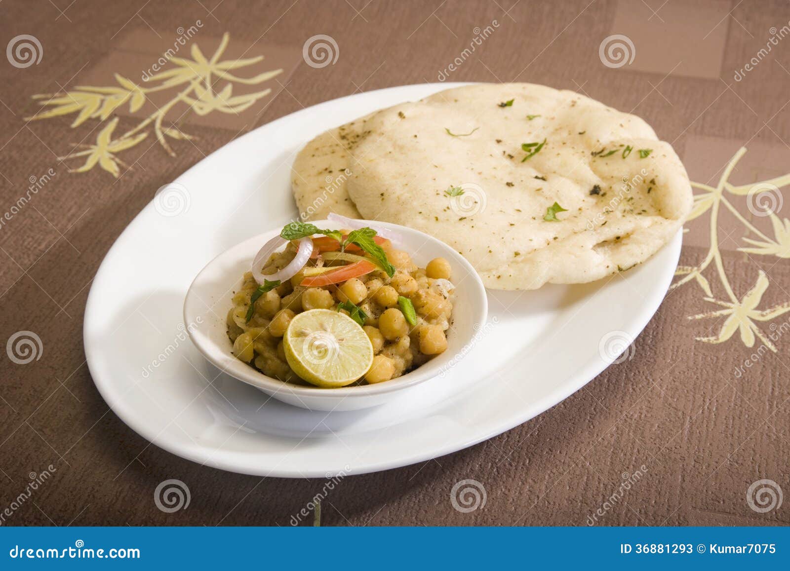 Matra Chaat с Kulcha стоковое изображение. изображение насчитывающей ...