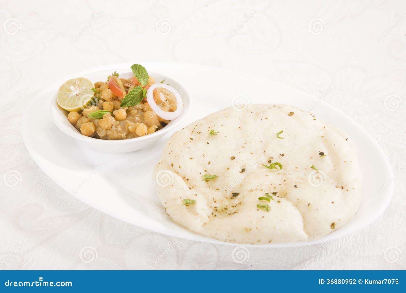 Matra Chaat con Kulcha foto de archivo. Imagen de coriandro - 36880952