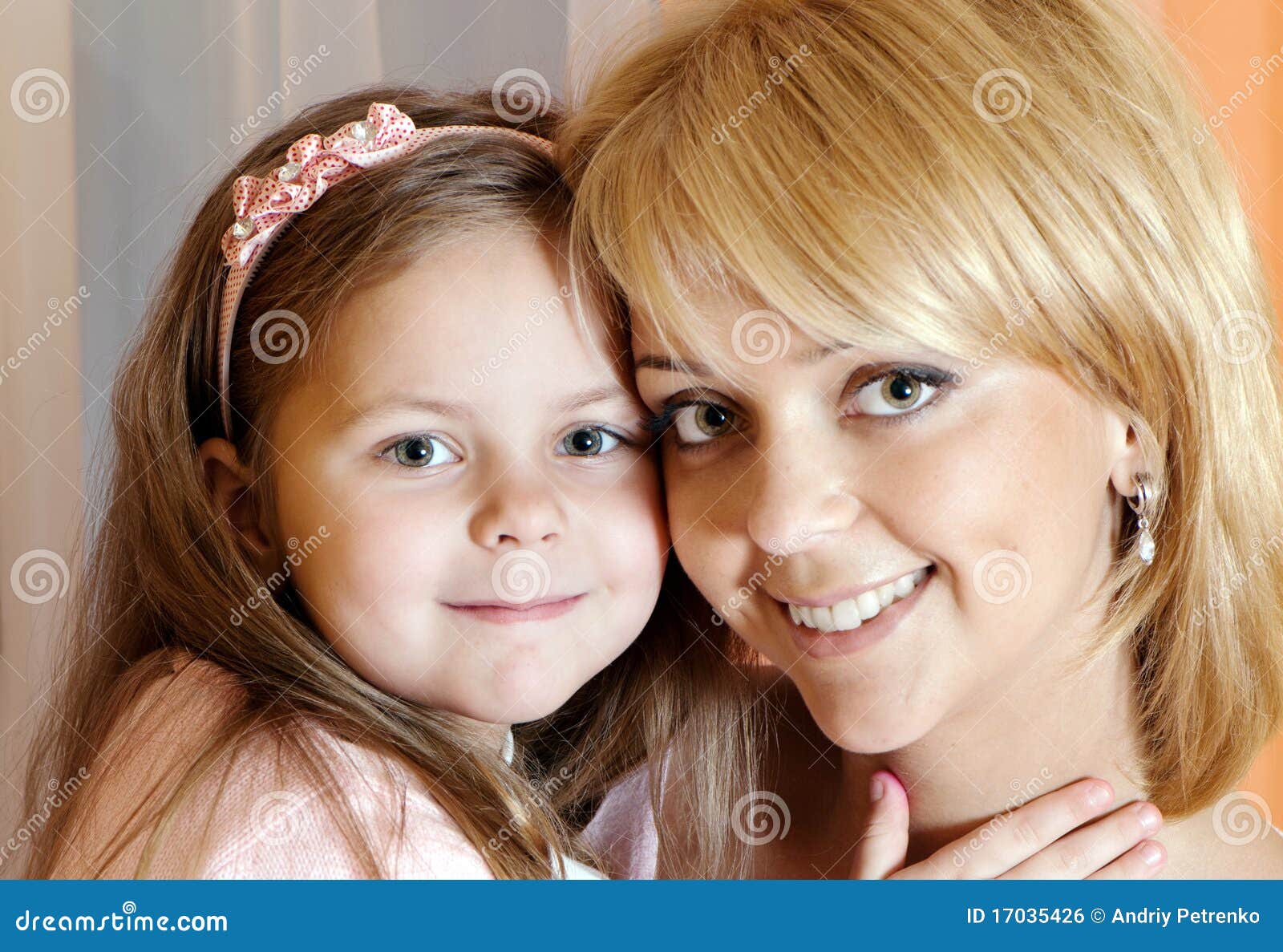 Matriz Do Retrato Com Filha Foto de Stock - Imagem de bonito, atrativo ...