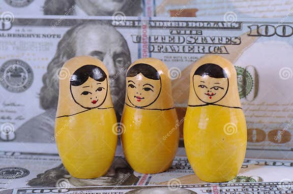 Matryoshka 库存照片. 图片 包括有 美元, 玩偶, 微型, 一百, 嵌套, 社论, 关闭, 玩具 - 93745366