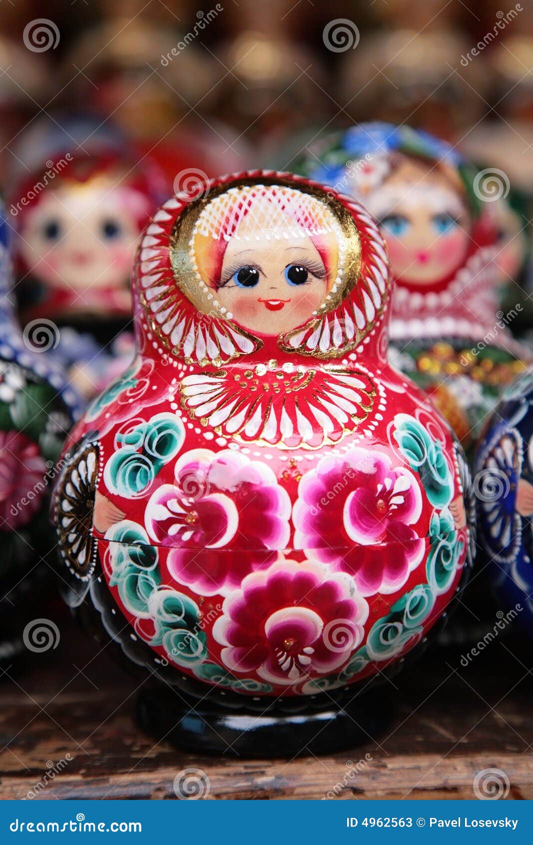 Matryoshka ruso imagen de archivo. Imagen de floral, coloreado - 4962563