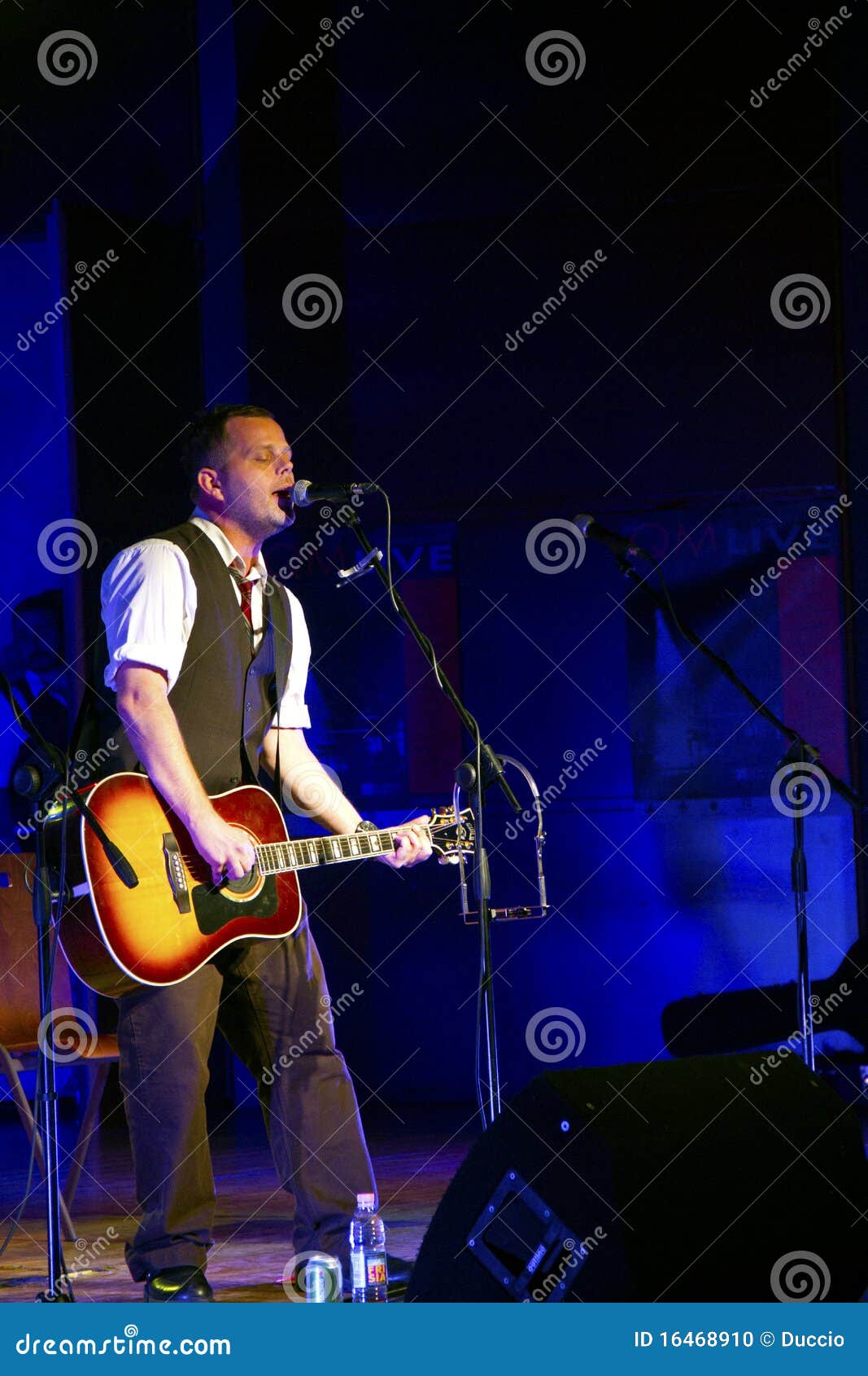 Matthew Ryan editorial image. Image of theater, singer - 16468910