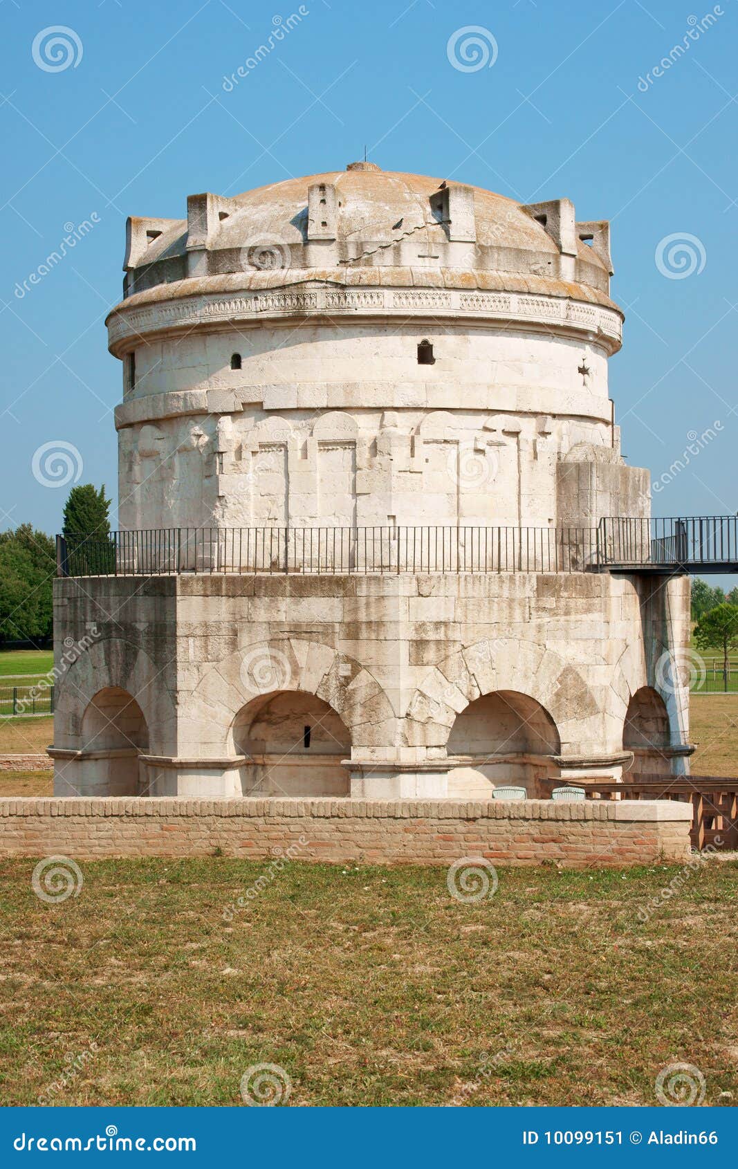 Mausoleo De Theodoric En Ravena Imagen de archivo - Imagen de emilia ...