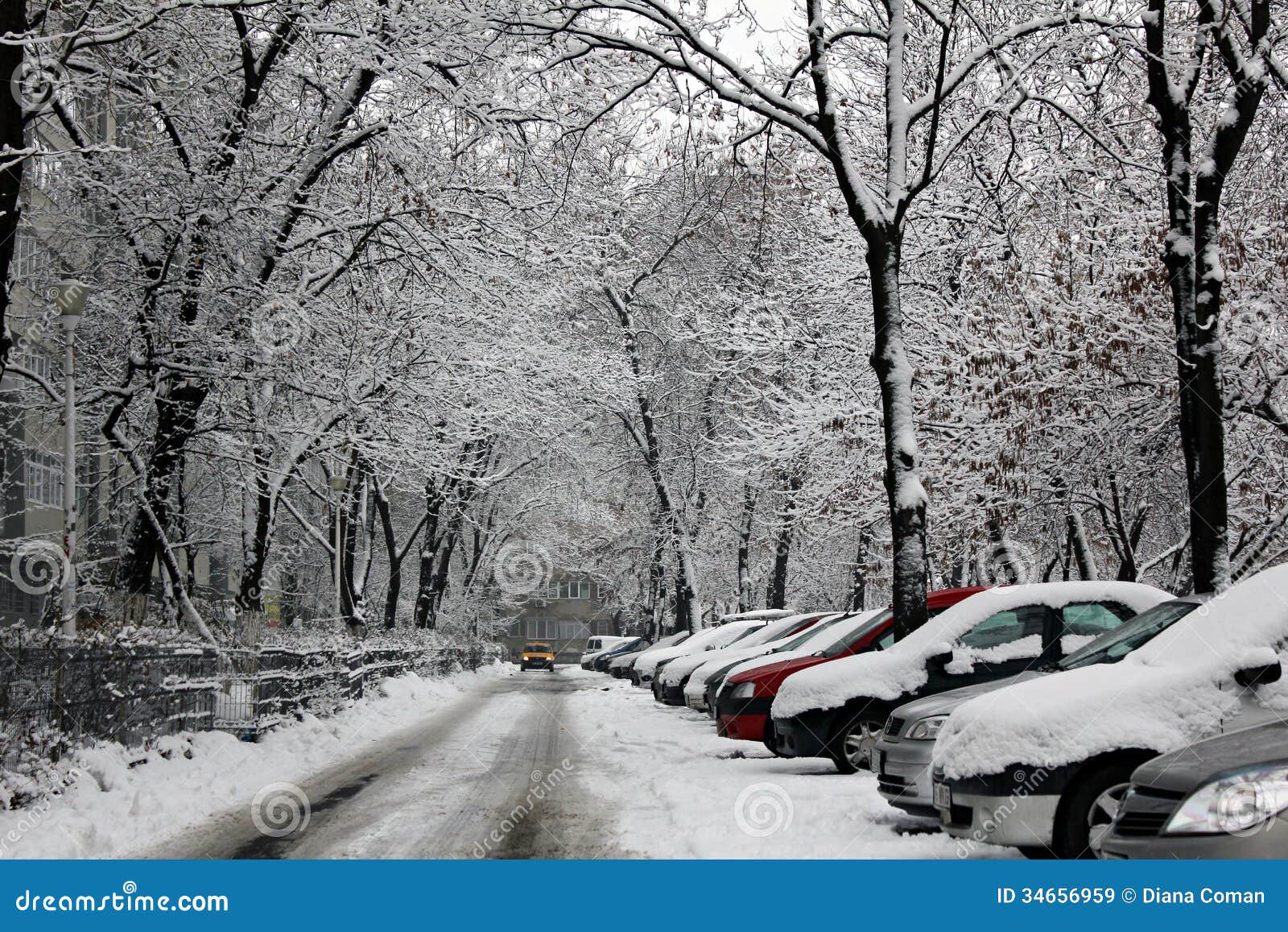 Mauvais temps d'hiver image stock éditorial. Image du route - 34656959