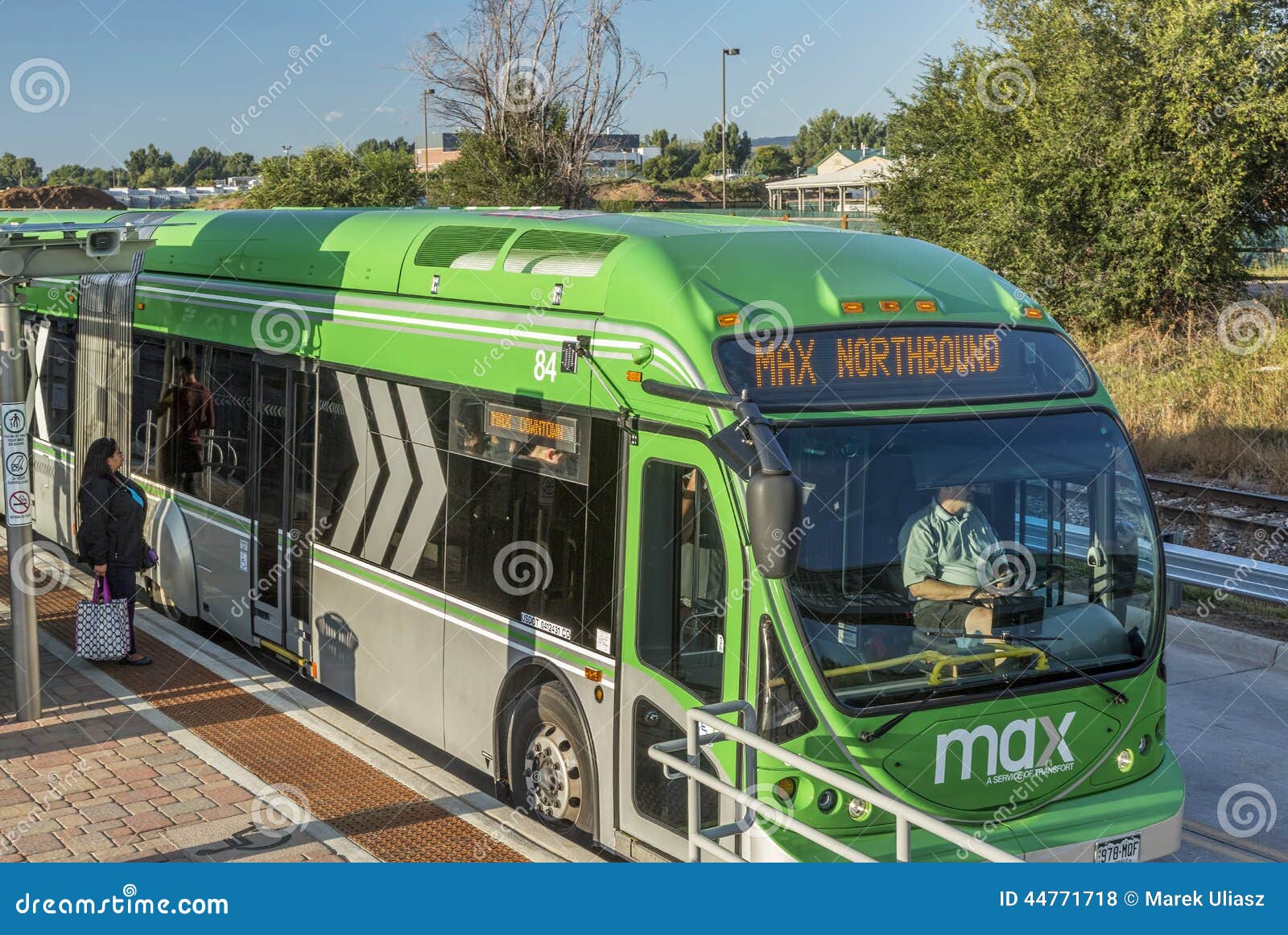 MAX Bus Rapid Transit foto de stock editorial. Imagem de verde - 44771718