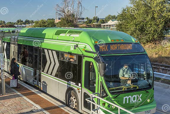 MAX Bus Rapid Transit photo stock éditorial. Image du publique - 44771718
