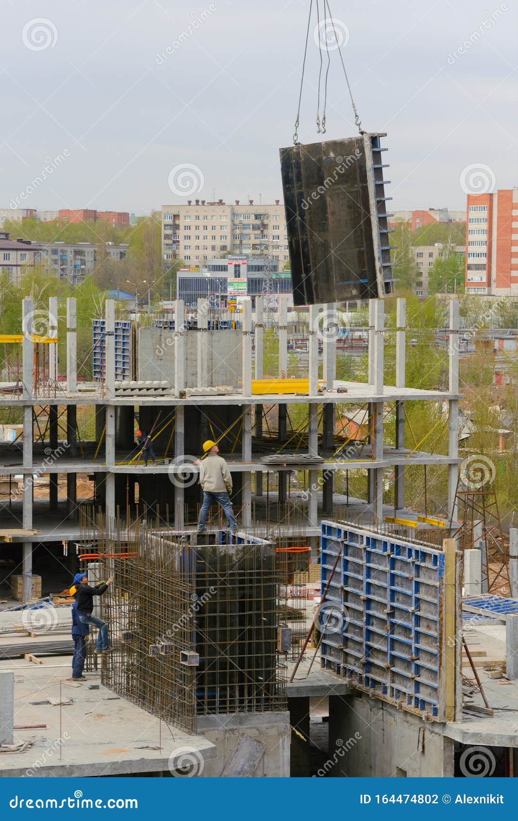 Builders Install Blocks on the Construction of a Multi-storey Building ...