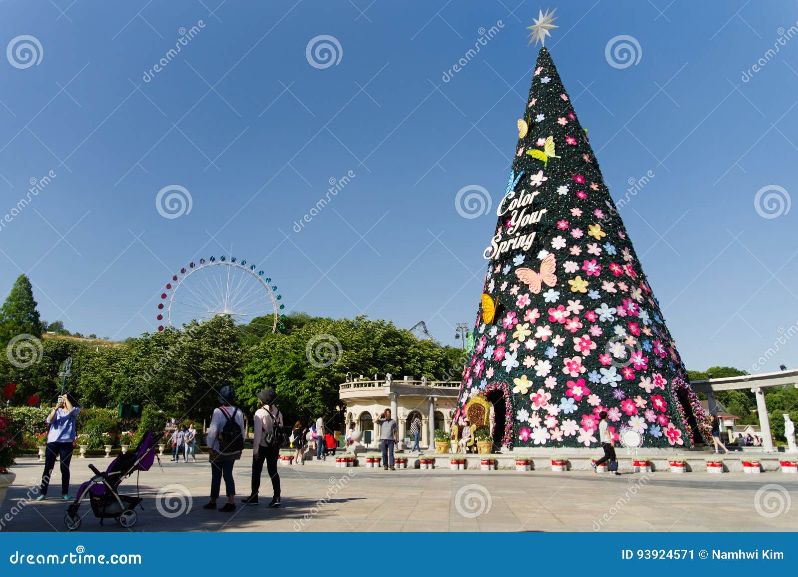 May 25, 2017 Tree at Everland, YoungIn City, South Korea Editorial ...